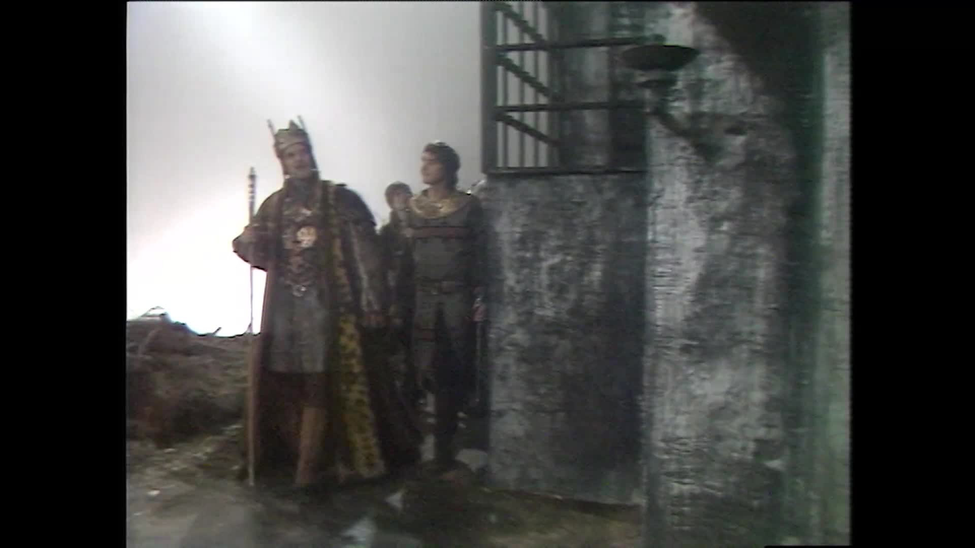 Play of the Month | Macbeth: Act 1 Scene 6 - BBC Shakespeare Archive